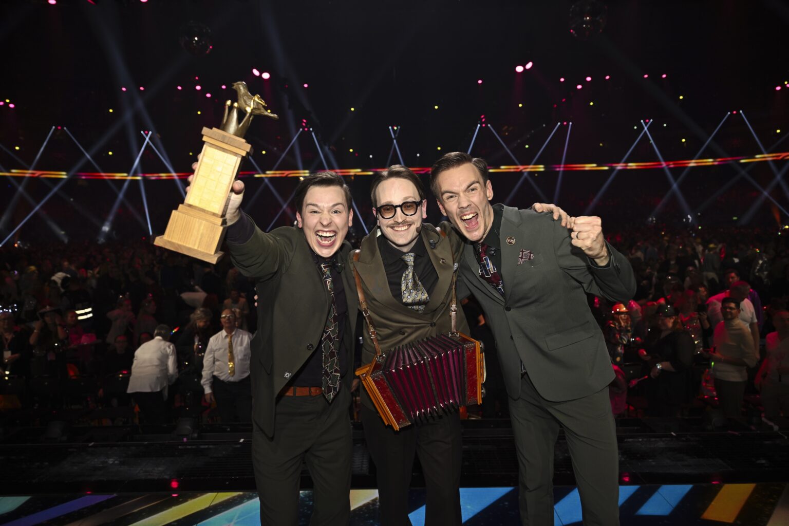 Humorgruppen Kaj vinner Melodifestivalen med Bara bada bastu